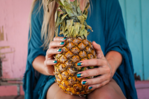 Aruba-Inspired Travel Nails • The Blonde Abroad