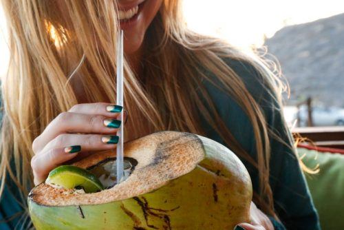 Aruba-Inspired Travel Nails • The Blonde Abroad